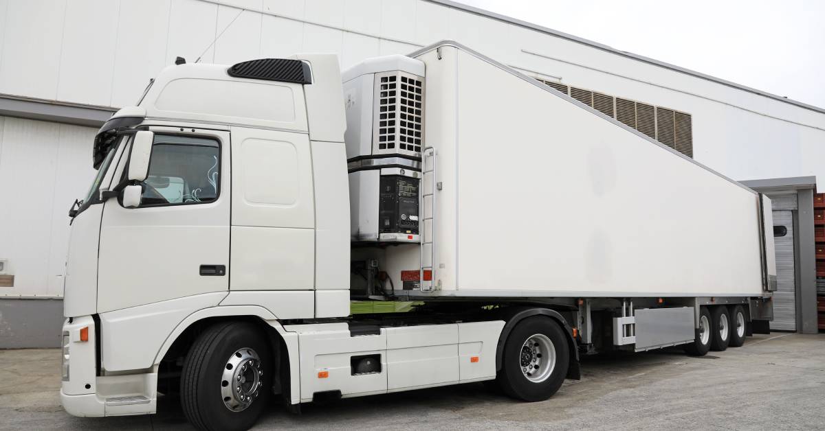 Comparing Cartage Trailers and Over-the-Road Trailers